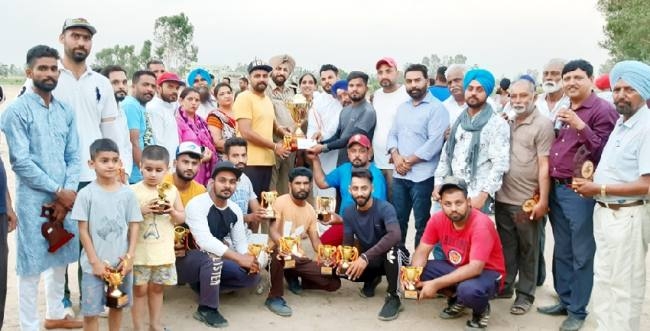 पूरनपुर की टीम ने जीता क्रिकेट टूर्नामेंट - The team of Puranpur won ...