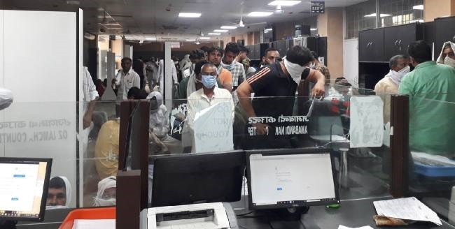 ई-दिशा केंद्र में सर्वर डाउन होने से कार्य हुए प्रभावित - in the e ...