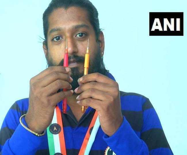 माइक्रो आर्टिस्ट आनंद ने किया दंग, पेंसिल की नोक पर लिख डाला 40 से अधिक ...