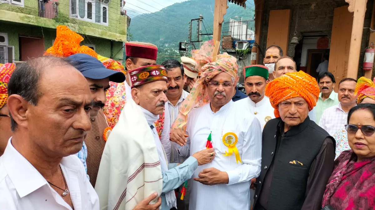 Chamba Minjar Mela: मिर्जा परिवार की बनाई मिंजर मंदिर में अर्पित करने ...