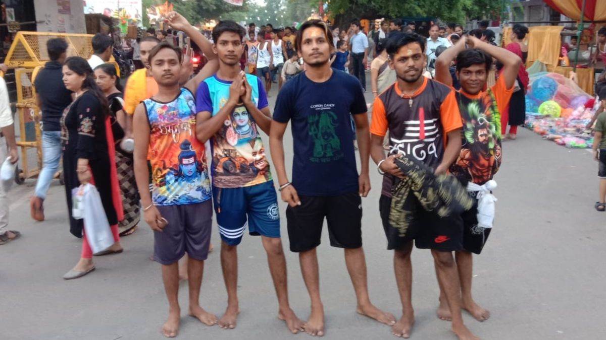 Sawan 2022: चार शिव मंदिर, 40 किलोमीटर की नंगे पैर परिक्रमा, 250 ...