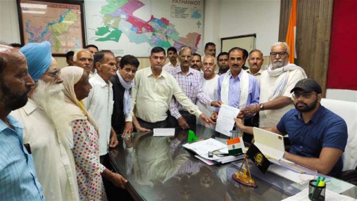 डेयरीवाल में जमीन की निशानदेही की मांग को लेकर एडीसी को सौंपा मांगपत्र ...