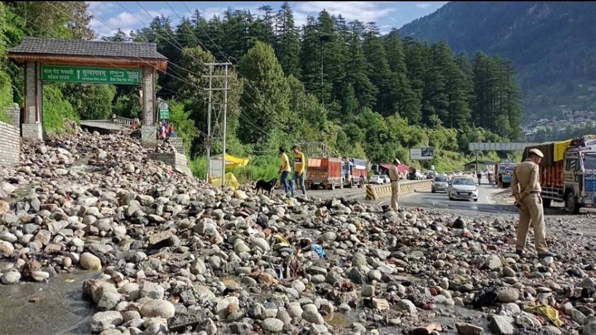 Manali Flood: भजोगी और नसोगी नाले में बाढ़ से बह गई मनाली के ...