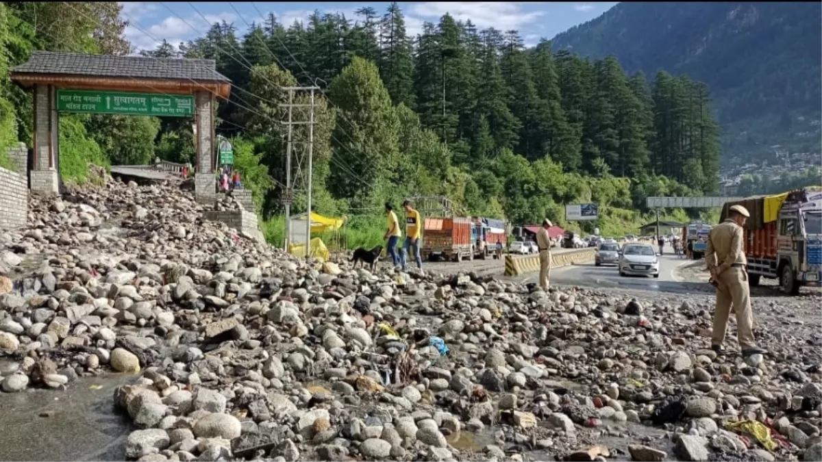 Manali Flood: भजोगी और नसोगी नाले में बाढ़ से बह गई मनाली के ...