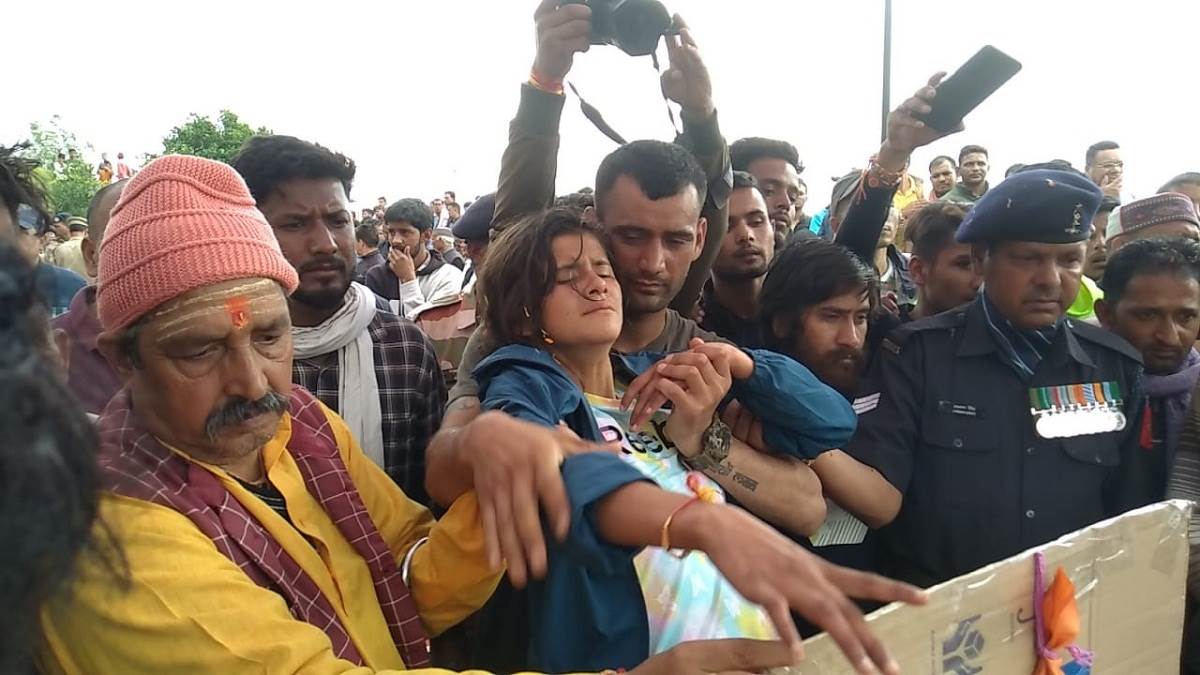 Nandan Singh Chamyal : घर पहुंचा बलिदानी नंदन सिंह चम्याल का पार्थिव ...