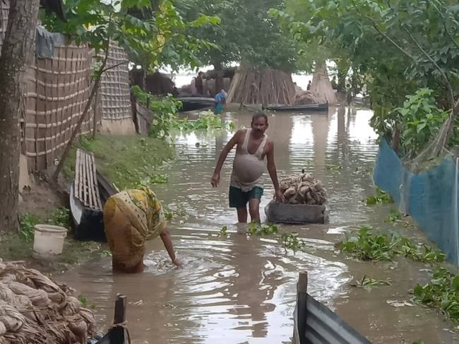 दुर्गापूजा पर पानी फेर रहें है इंद्र देवता, मालदा जलमग्न, रेड अलर्टजारी