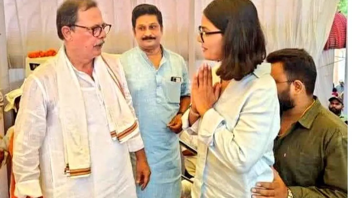 Neha Singh Rathore: अपनी तस्वीर पर क्यों भड़कीं नेहा सिंह राठौर? भाजपा ...