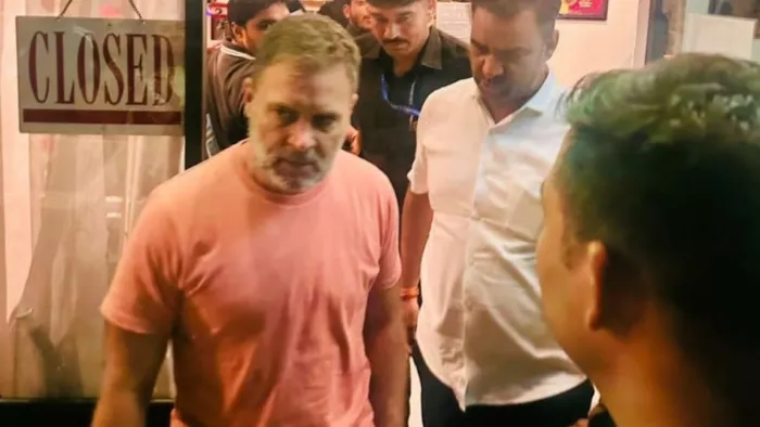 दिल्ली एयरपोर्ट से अचानक गुरुग्राम पहुंचे राहुल गांधी, कांग्रेसियों को नहीं लगी भनक - ncr Rahul ...