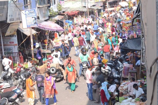 दीपावली के रंग में रंगा बाजार - दीपावली के रंग में रंगा बाजार ...