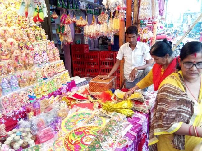 खरीदारों की भरमार बिकने को तैयार बाजार - Plenty of buyers, market ready ...