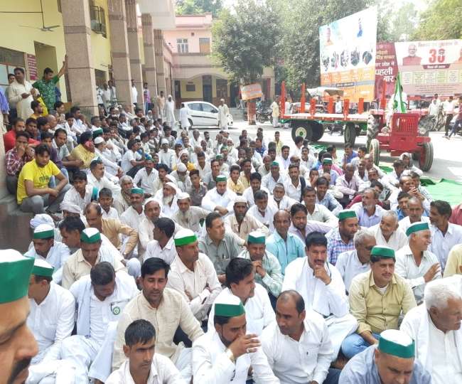 अधिवक्ता की हत्या के विरोध में शामली कलेक्ट्रेट पर अधिवक्ताओं ने किया ...