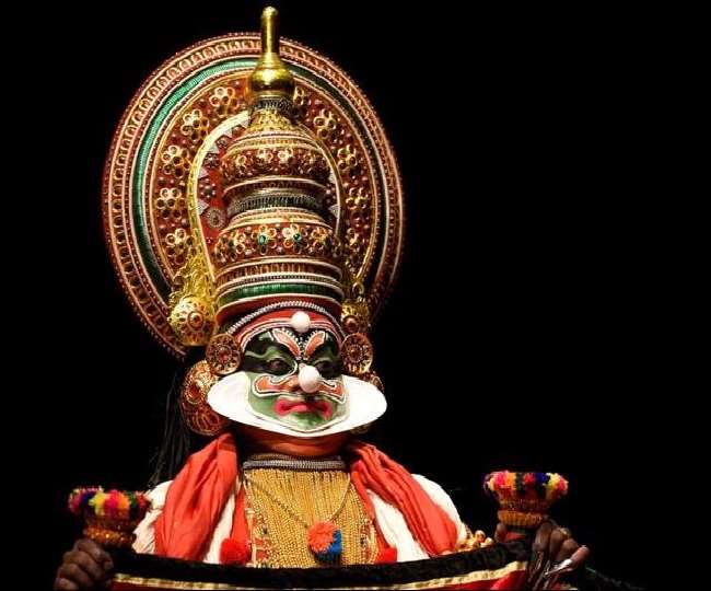 केरल कलामंडलम में 90 साल के इतिहास में पहली बार कथकली में लड़कियों का ...