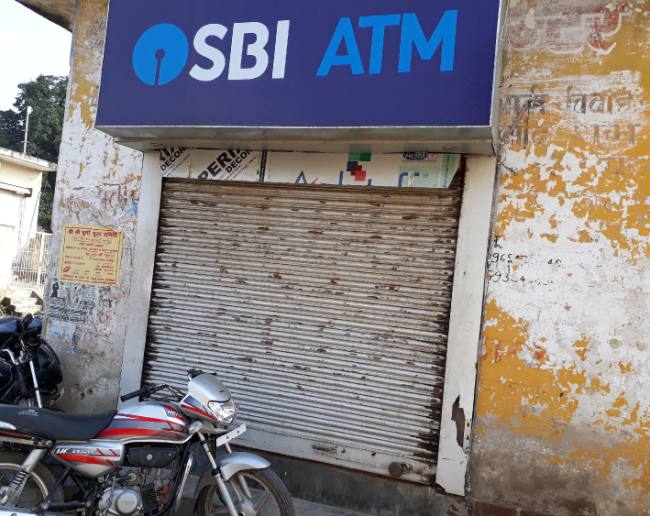 बैंक बंद होते ही एटीएम के भी गिर जाते हैं शटर - ATM shutters also fall ...