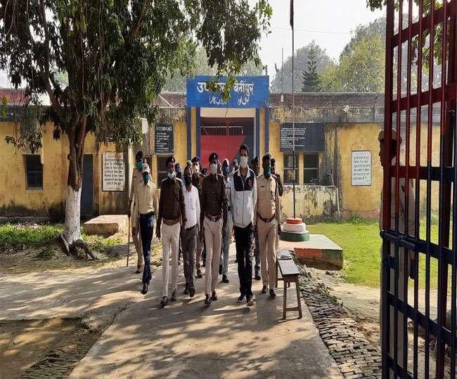 Bihar Crime बिहार के सभी जेलों में चल रही सघन छापेमारी आपत्तिजनक समान ...