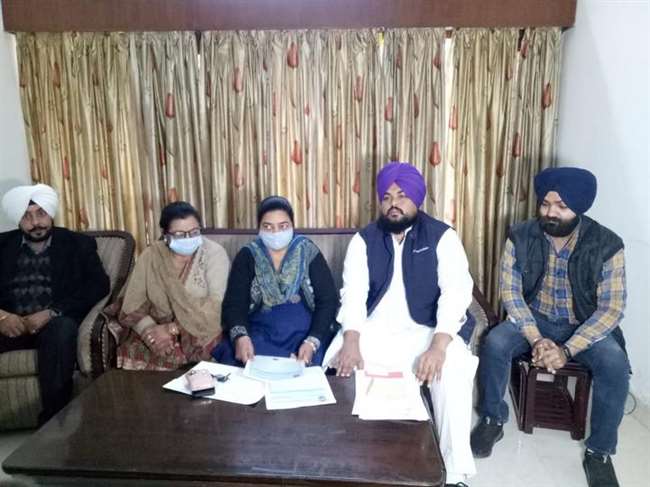 जगराओं से आम आदमी पार्टी की विधायक सरबजीत कौर माणूके पर फर्जी डिग्री ...