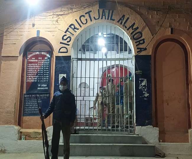 अल्मोड़ा जेल से चल रहा था चरस-रंगदारी का नेटवर्क, एसटीएफ ने दो कैदियों ...