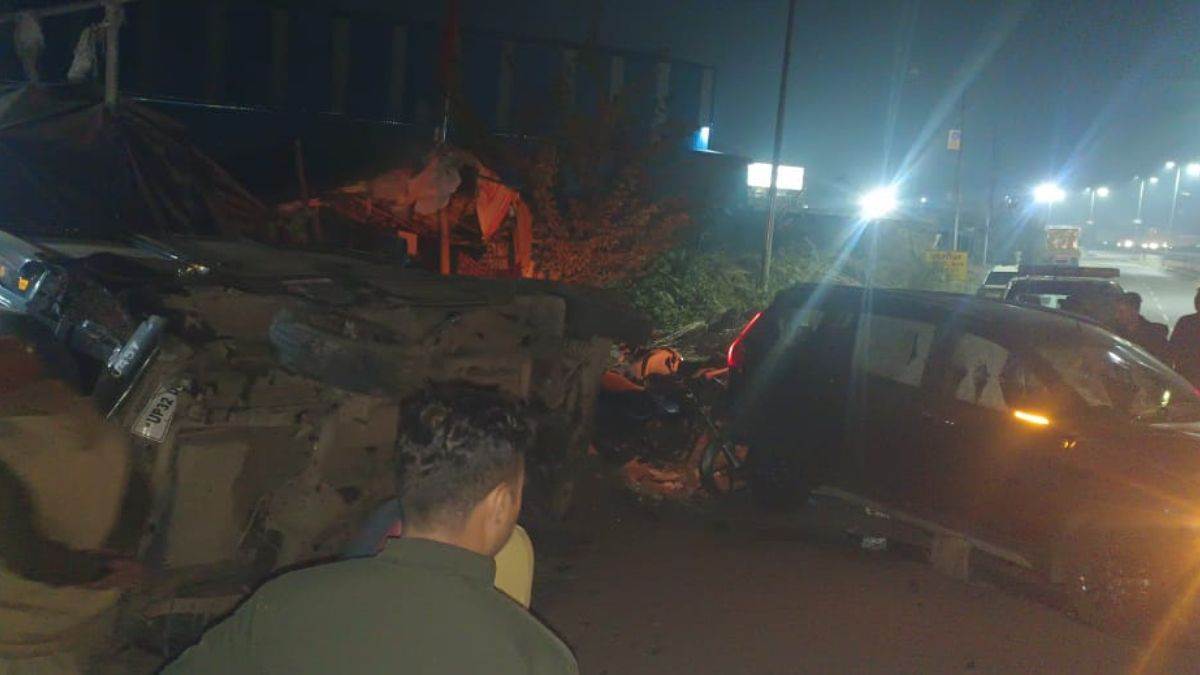 Kanpur News: हाईवे पर कार ने दो बाइकों के बाद पुलिस वाहन में मारी टक्कर ... Kanpur News: हाईवे पर कार ने दो बाइकों के बाद पुलिस वाहन में मारी टक्कर ...
