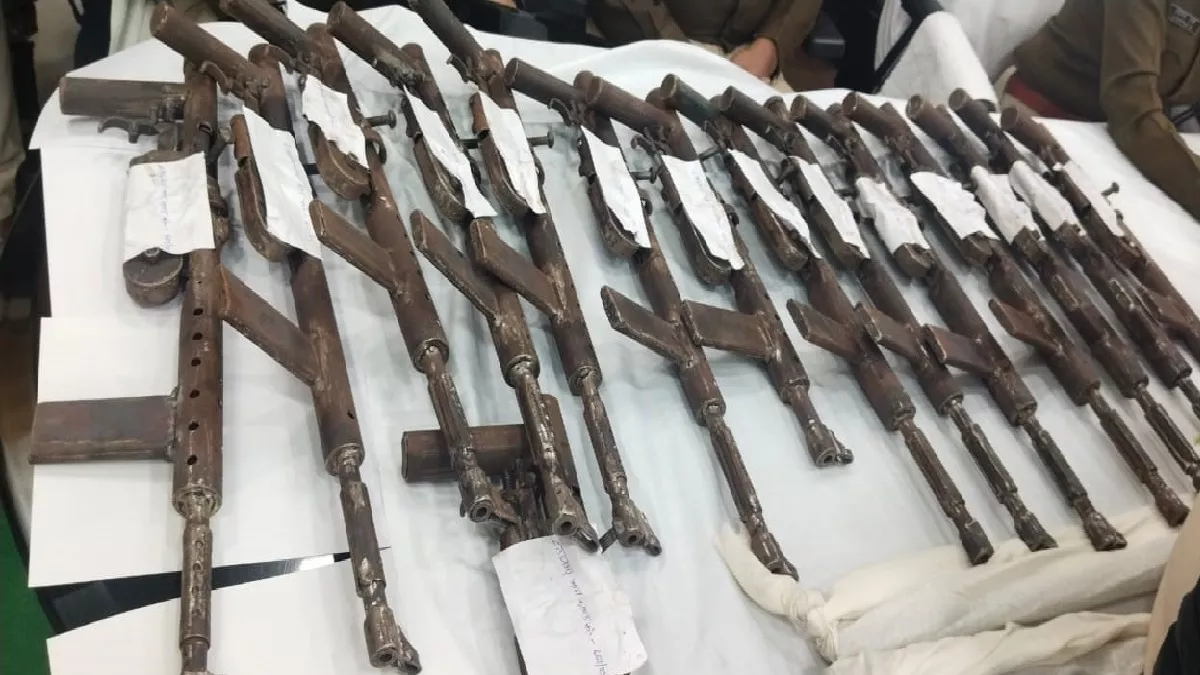 Bihar Crime News: औरंगाबाद में हथियारों का जखीरा बरामद, मिनी गन ...