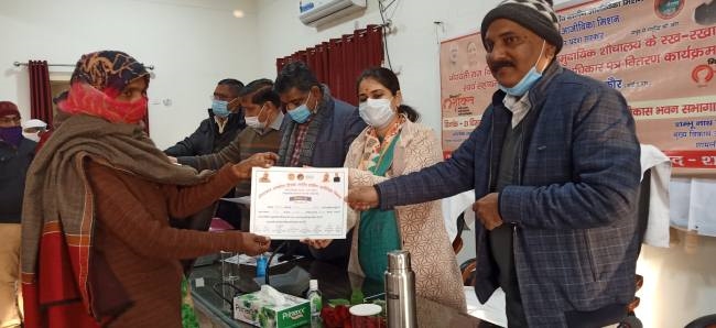 नारी शक्ति को मिल रहा सरकारी योजनाओं का लाभ: डीएम - women getting ...