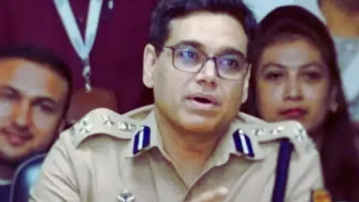 '12वीं फेल' वाले IPS अधिकारी मनोज शर्मा को सराहनीय सेवा के लिए मिला पदक ...