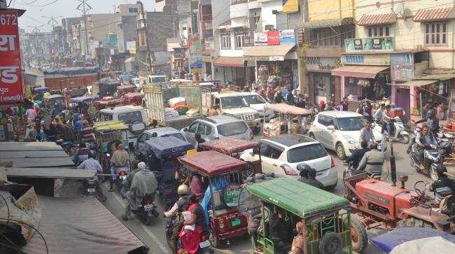 दोपहर में लगे जाम ने थामी शहर की रफ्तार - jam in shamli people worried ...