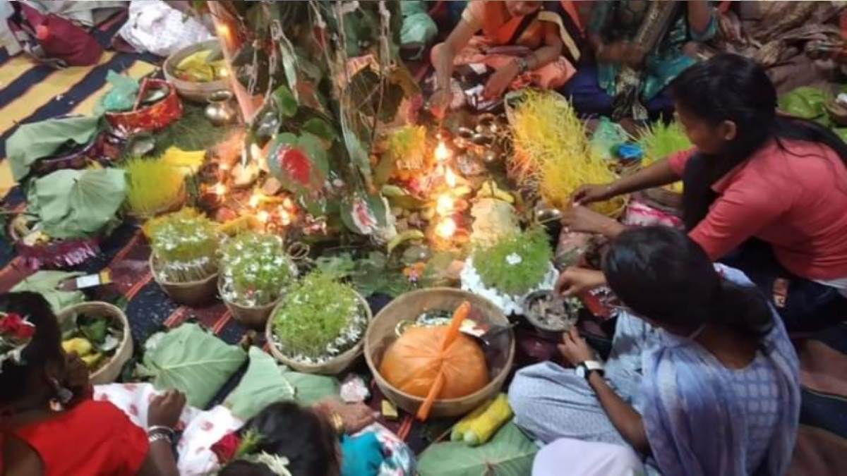 फागुन आते ही बाहा पर्व की तैयारी में जुटे आदिवासी, पानी फेंककर खेलते ...