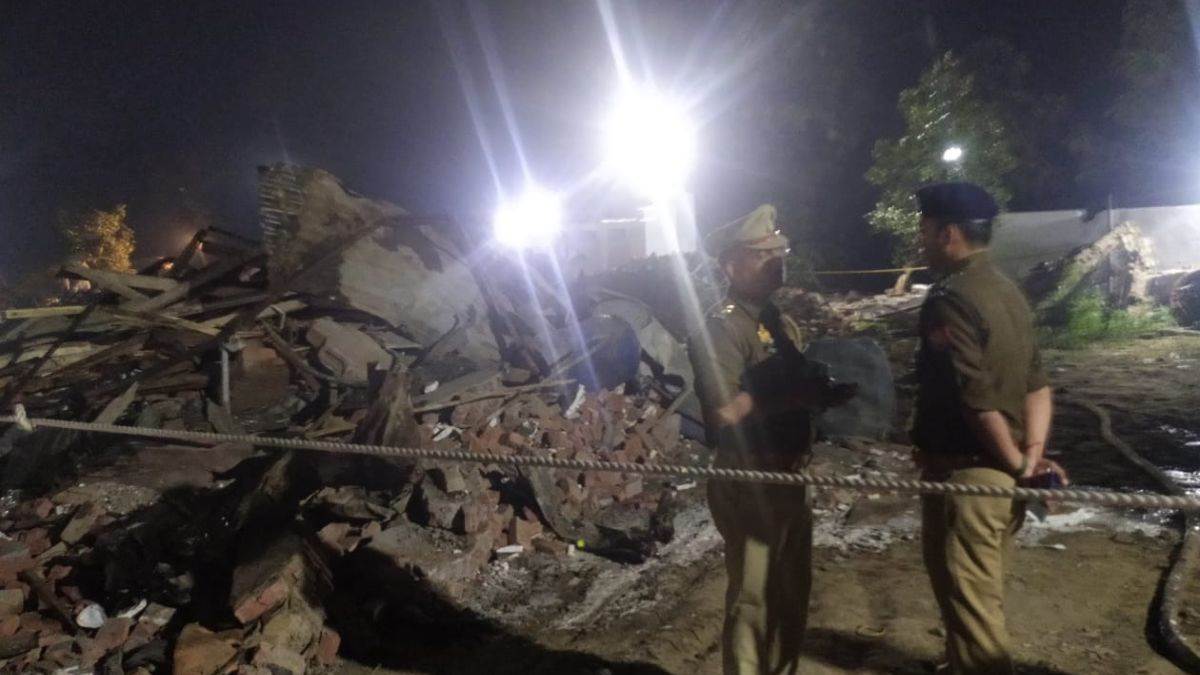 Meerut Cold Storage Building Collapses: सात की मौत, आठ रुपये बोरे की ...