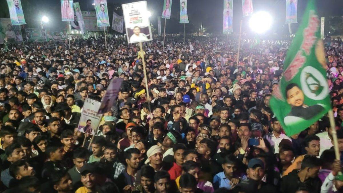 Tejashwi Yadav: जन विश्वास यात्रा में बेकाबू हुआ लोगों का रेला, रथ से ...