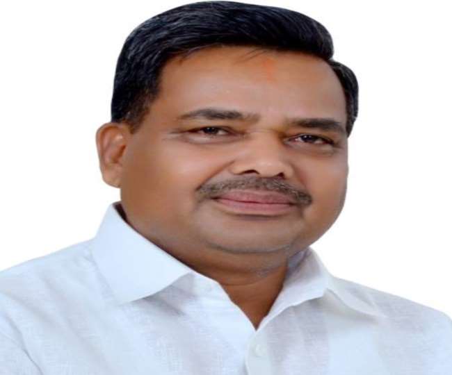 UP Govt 2022: सपा के गढ़ से छीनी सीट का मिला तोहफा, योगी सरकार में मंत्री बने जयवीर सिंह - UP ...