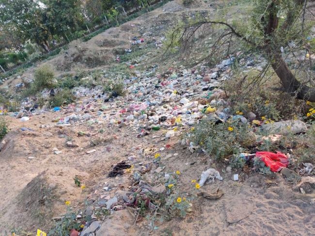 शहर में बेपटरी हुई सफाई व्यवस्था - Disposal of garbage in the city has ...