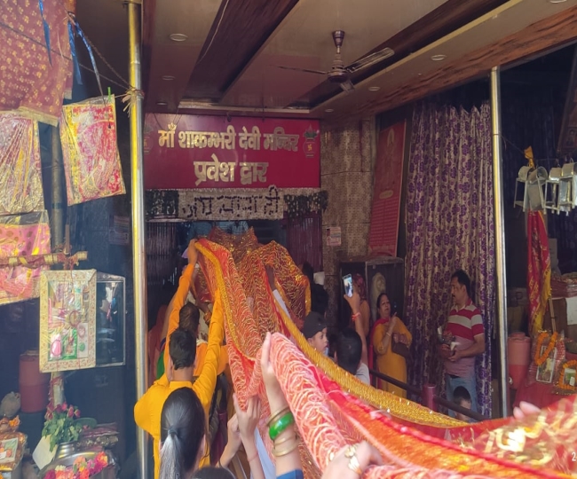 सहारनपुर में मां शाकंभरी देवी को अर्पित की 900 फीट लंबी चुनरी, सूरत में ...