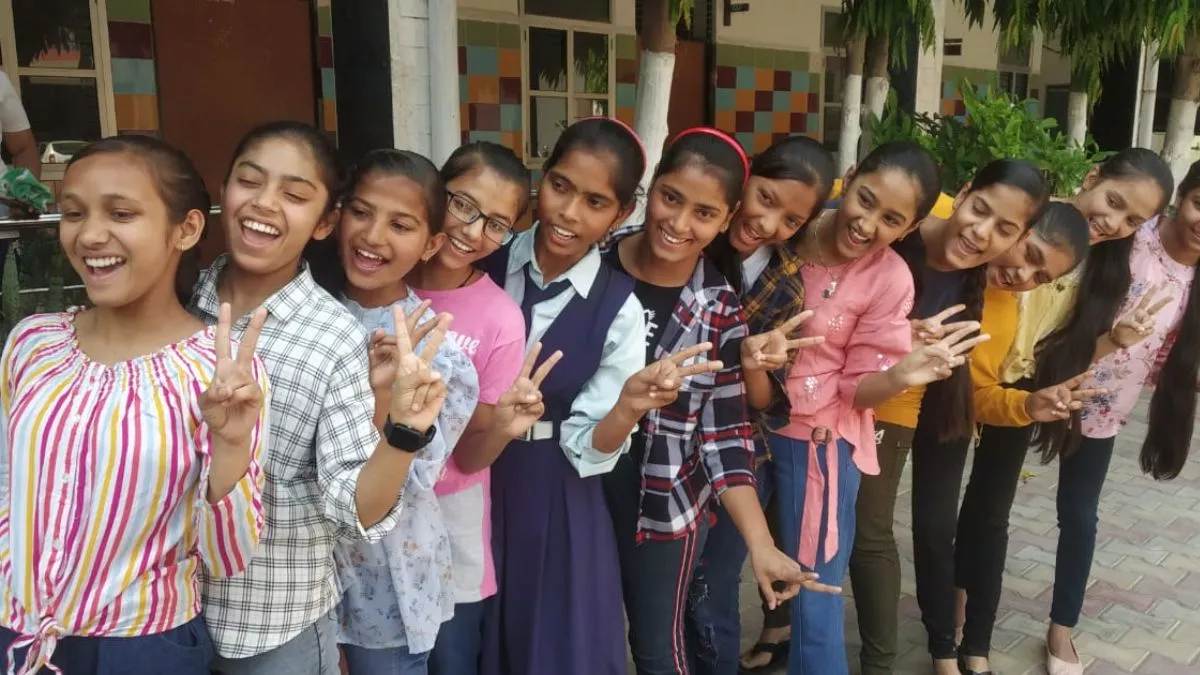 UP Board Hapur Topper: हापुड़ से 12वीं में ज्ञानव राणा तो 10वीं में ...