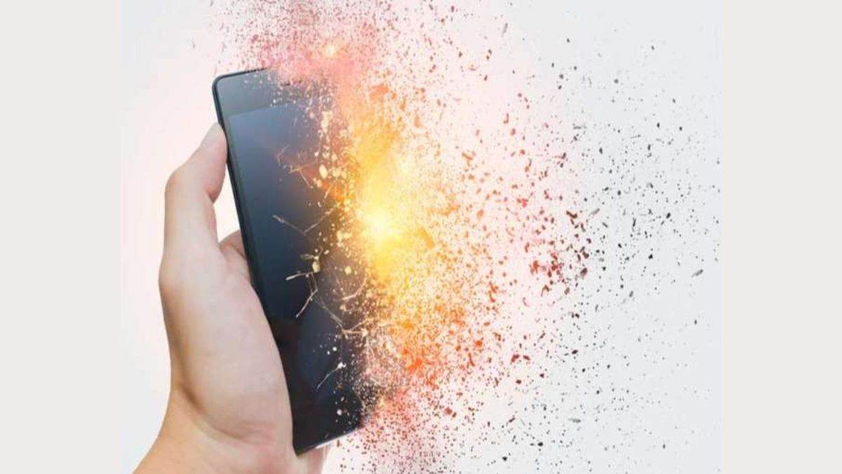 बच्चों के हाथ में दे रहे हैं स्मार्टफोन तो हो जाएं सावधान, बढ़ रहीं ...