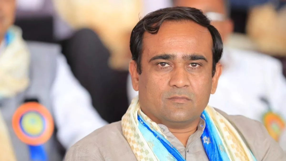 Gujarat: 'भाजपा के साथ मिलीभगत कर पार्टी के साथ किया धोखा', गुजरात में कांग्रेस नेता ने निलेश ...