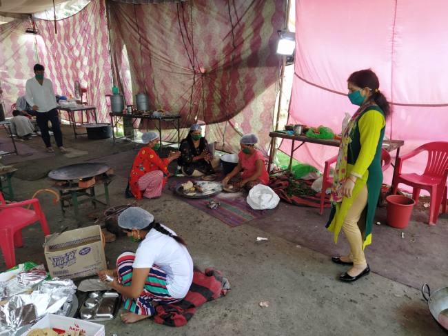 आत्मनिर्भर बन दूसरों का पेट भर रही महिलाएं - Women become self ...