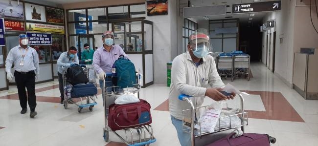 कतर की राजधानी दोहा से 146 प्रवासी पहुंचे गया - 146 migrants arrived ...