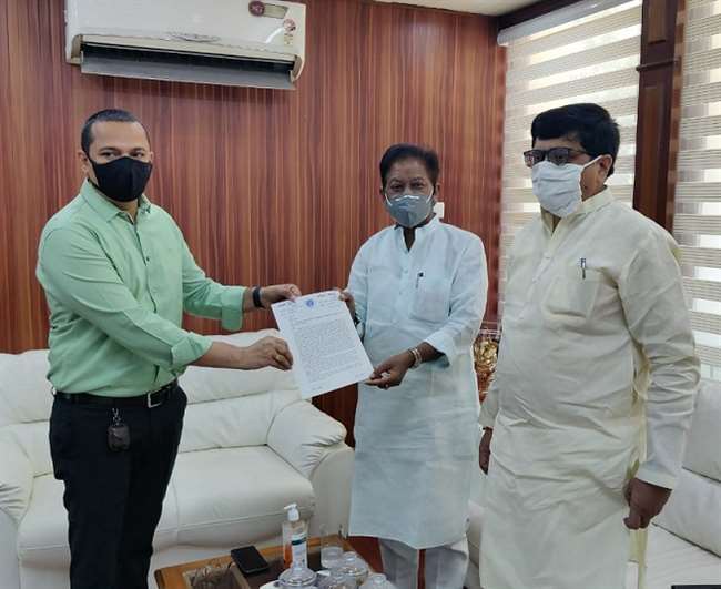 यूपी विधान परिषद सदस्यों ने मंडलायुक्त से की शिकायत, बोले- सरकार की ...