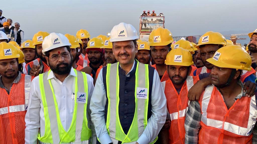 शिंदे और फडणवीस ने मुंबई ट्रांस-हार्बर लिंक परियोजना का किया निरीक्षण ... शिंदे और फडणवीस ने मुंबई ट्रांस-हार्बर लिंक परियोजना का किया निरीक्षण ...