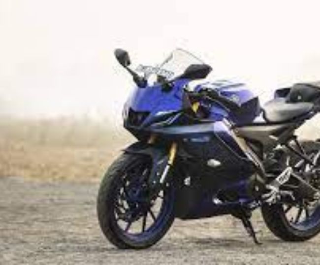 Yamaha R15 V4 Dark Night Edition पहले से कितनी दमदार, स्टैंडर्ड मॉडल के ...