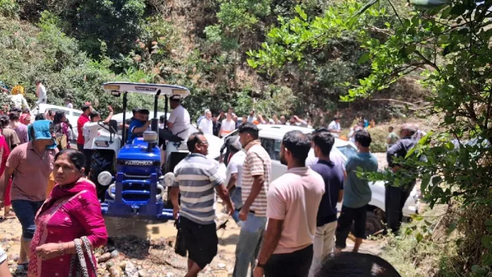 हिमाचल के इस गांव में धार्मिक कार्यक्रम के दौरान अचानक आई बाढ़, दर्जनों ...