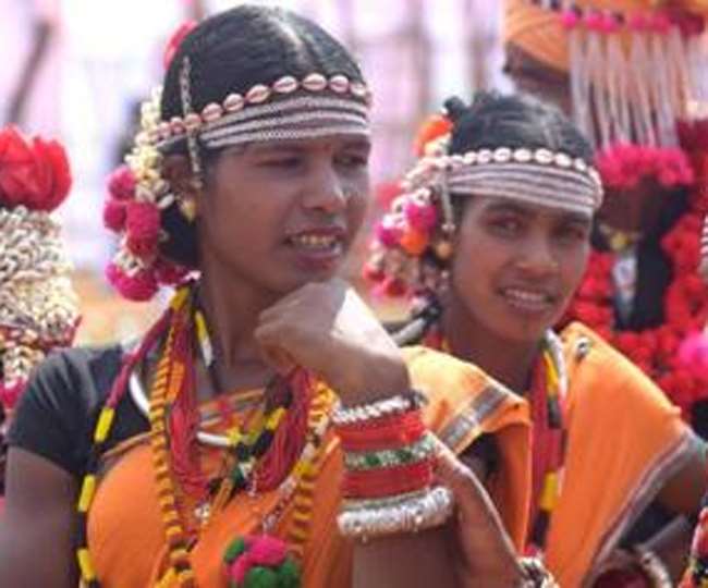 कोरोना के चलते आदिवासी समाज ने फिर अपनाई 'लुगड़ा-लाड़ी' परंपरा, जानें ...