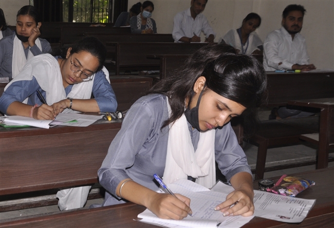 विवि परीक्षा में शामली से दो नकलची छात्र पकड़े - Two copycat students ...