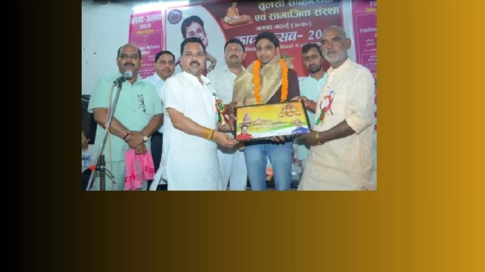 Kavi Sammelan : बदायूं में साहित्यकारों ने रचा अनूठा इतिहास, 24 घंटे ...