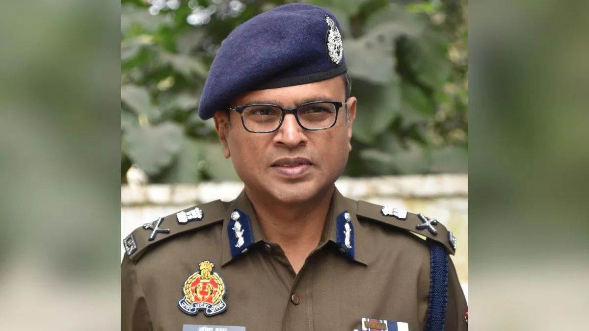 एक्शन में आए IPS अखिल कुमार, तीन थाना प्रभारियों समेत 10 पुलिस अधिकारियों का किया ट्रांसफर - IPS ...