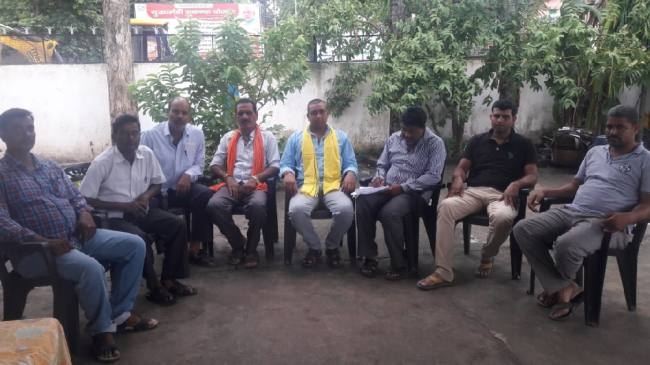 कृषक मित्र फसल बीमा कार्य का करेंगे बहिष्कार