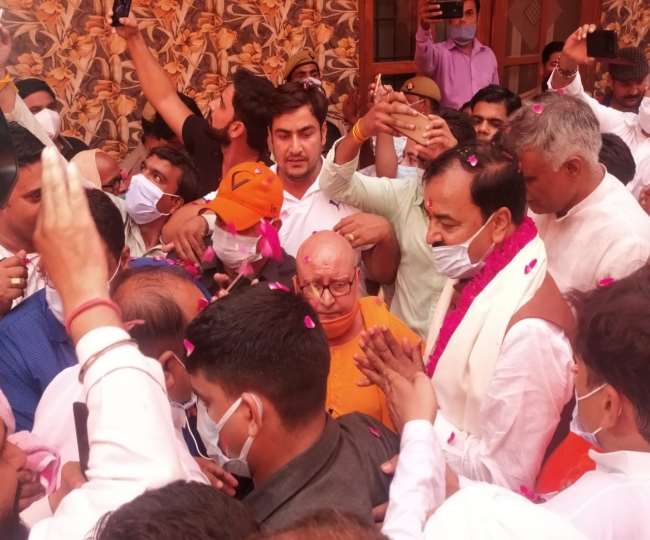 UP Deputy CM In Meerut: दौराला के नंगली तीर्थ मंदिर में डिप्‍टी सीएम का ...