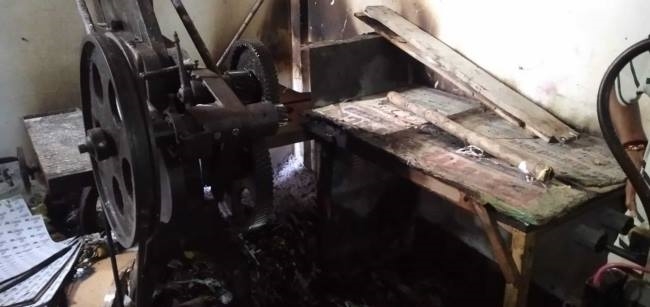 शार्ट सर्किट से प्रिटिग प्रेस में लगी आग, अफरा-तफरी - Printing press ...