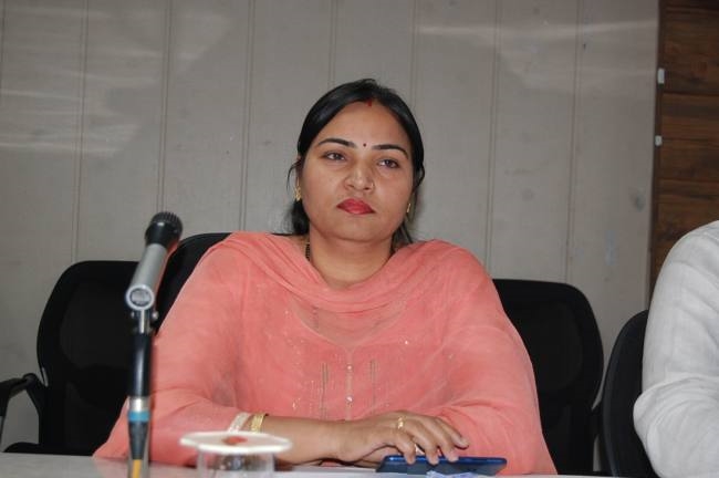विधायक रेणू बाला ने विधानसभा में उठाया स्कूलों को स्थायी मान्यता देने ...