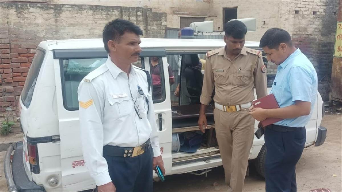 अनदेखी पर तीन एंबुलेंस सीज, 13 का चालान - Three seasons on ignoring ...