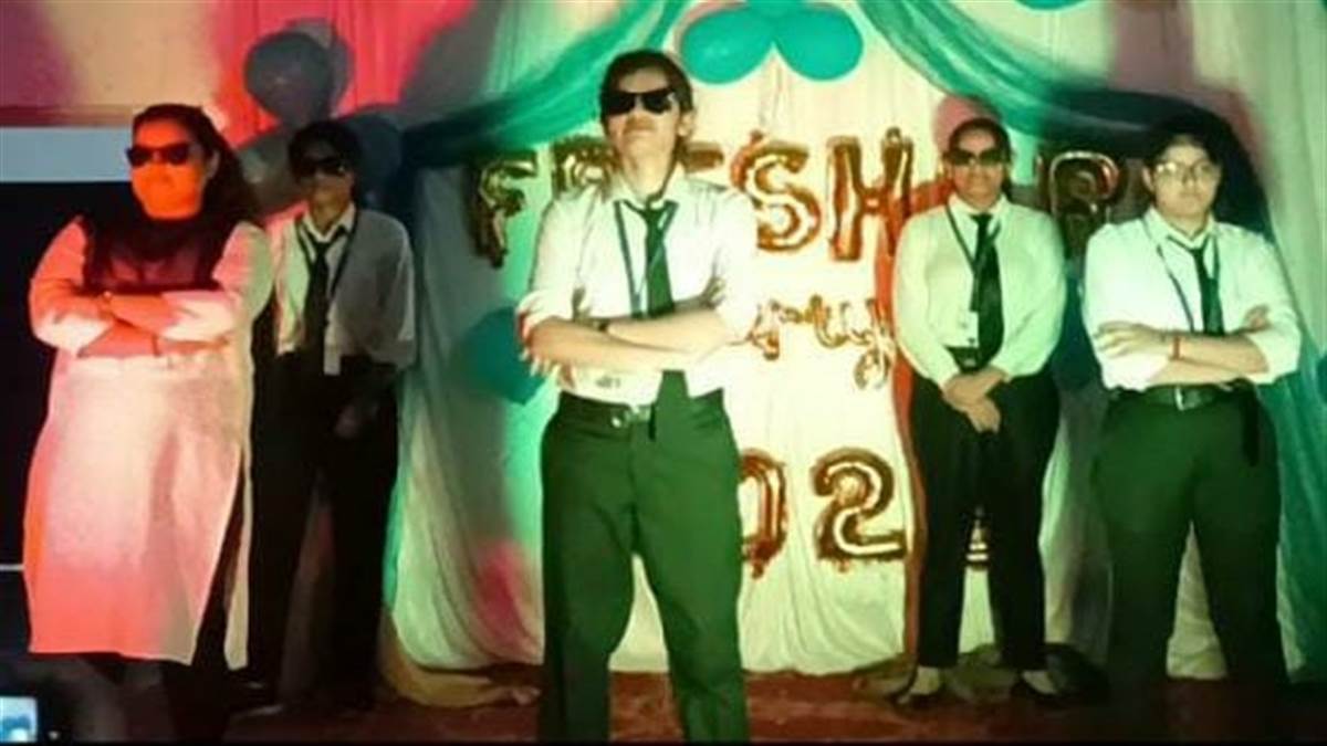 अक्षिता पाल मिस फ्रेशर व प्रशांत चौहान बने मिस्टर फ्रेशर - Akshita Pal ...